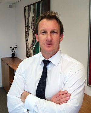 Six Ball Over: Greg Loveridge – Mind The Windows